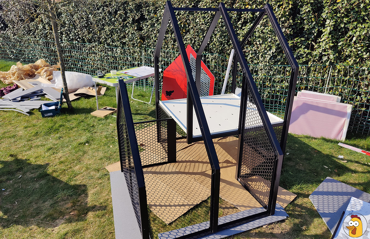 Run-Chicken Villa: Luxury In The Chicken Coop | Chicken Fans